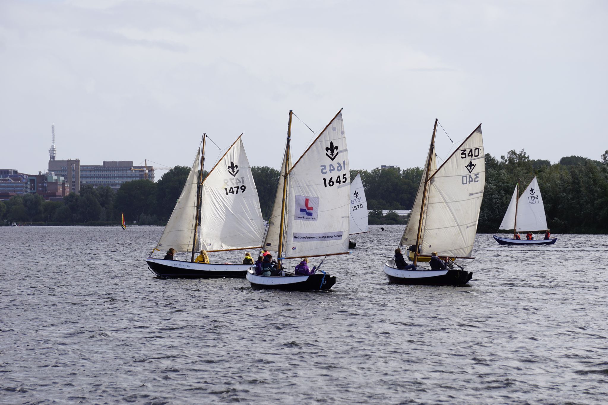Tiflo gooit de zeilen los op de Nieuwe Meer! – Tiflo
